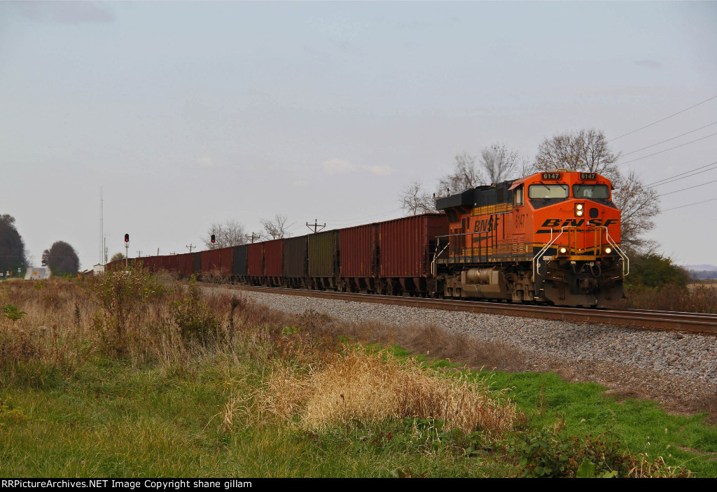 BNSF 6147 Slides into the siding At Elsberry Mo.